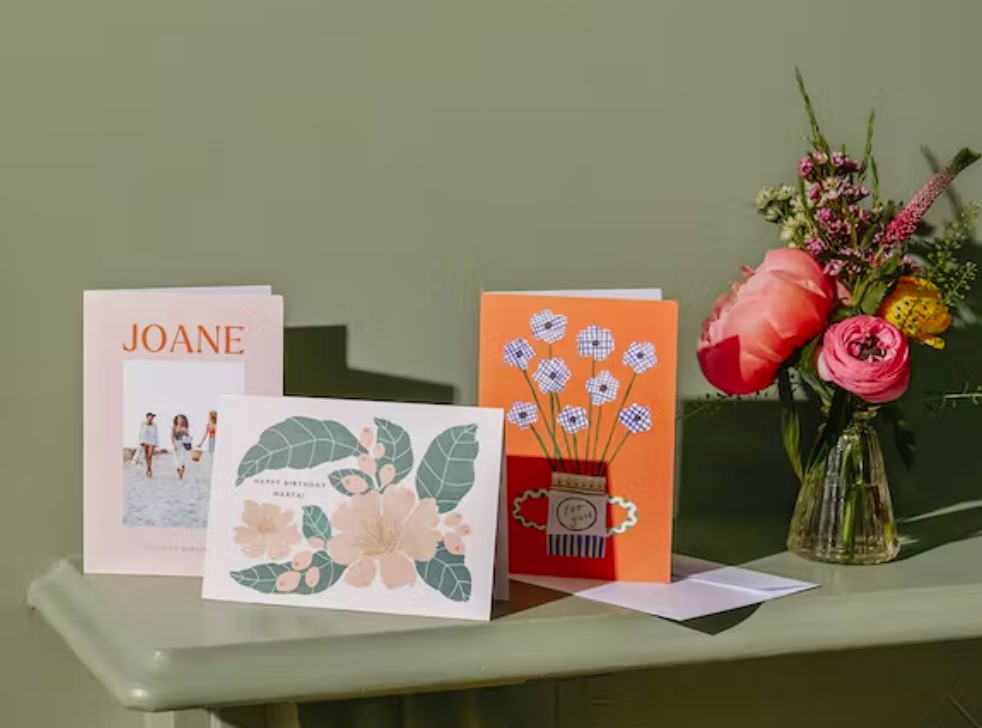 Can I add a gift to my greeting card order? – Papier UK
